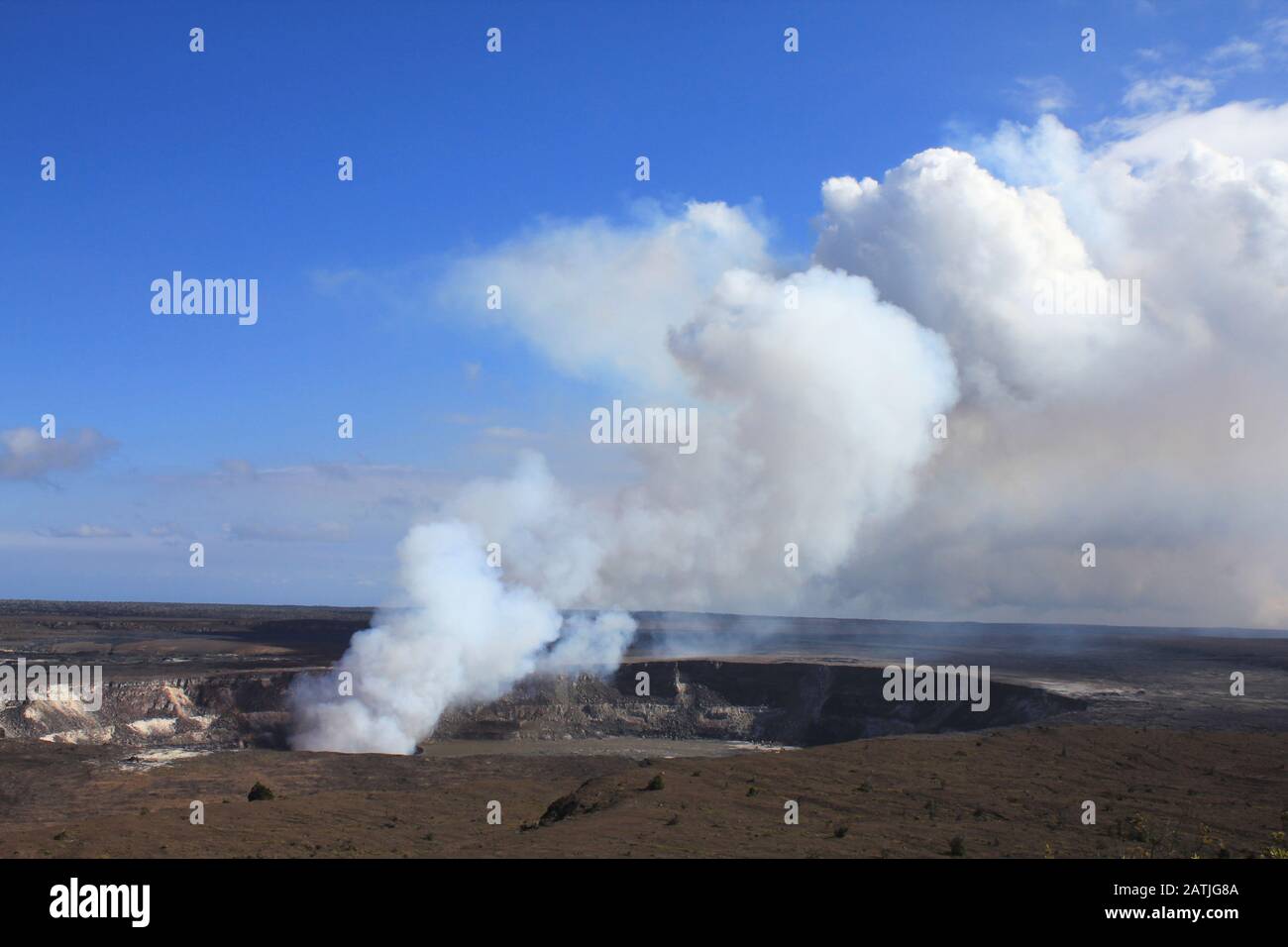 Hawaii volcanoes National Park - crater on the caldera Halemaumau ...