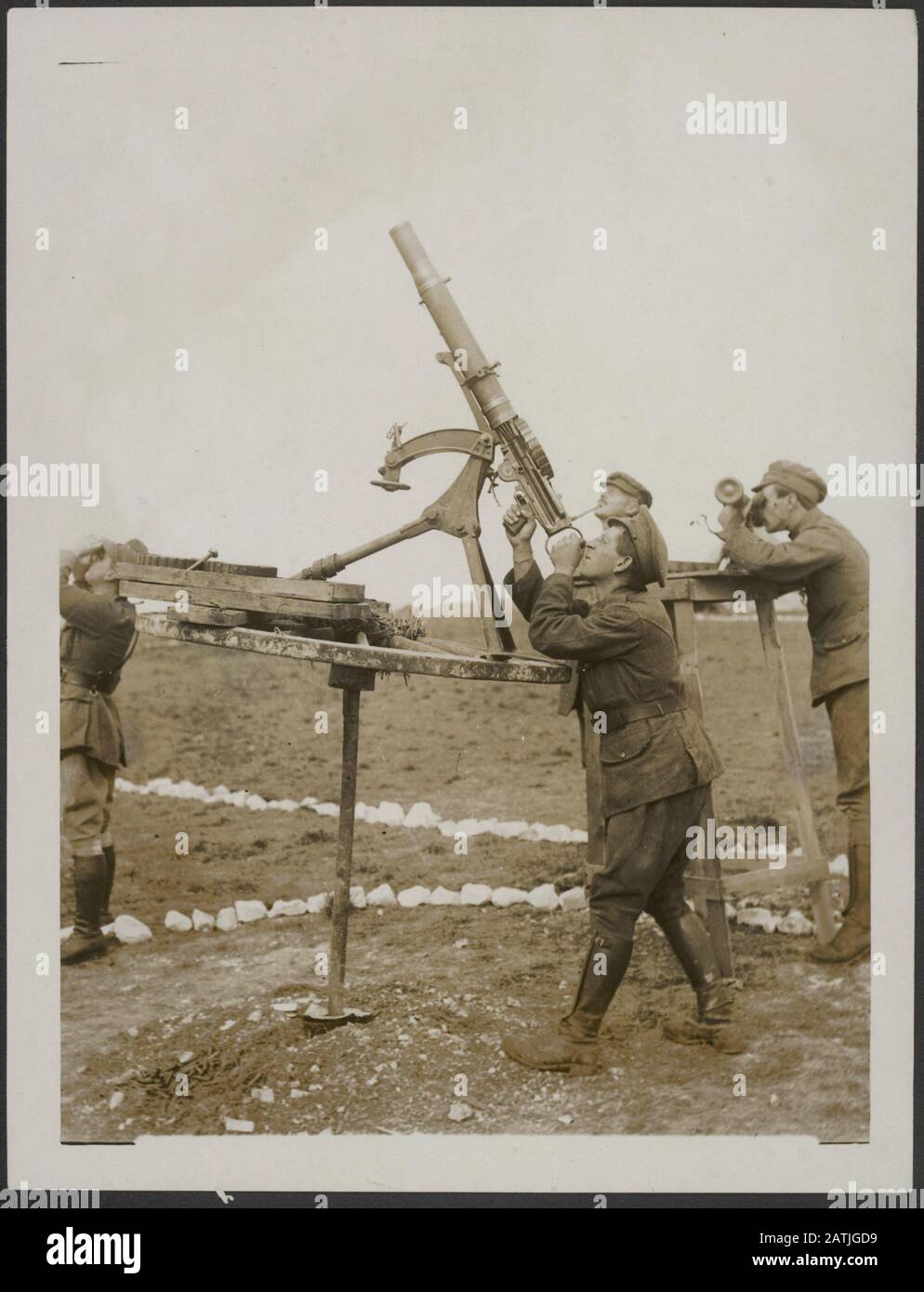 Lewis machine gun hi-res stock photography and images - Alamy