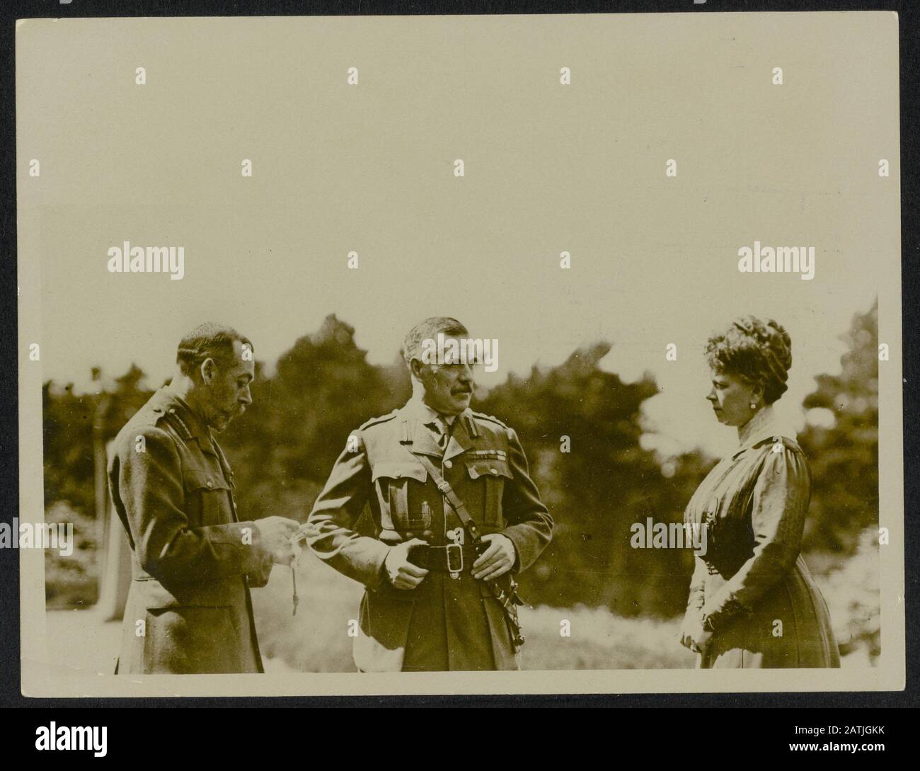 Description: KIng and Queen with Sir William Robertson, Chief of the ...