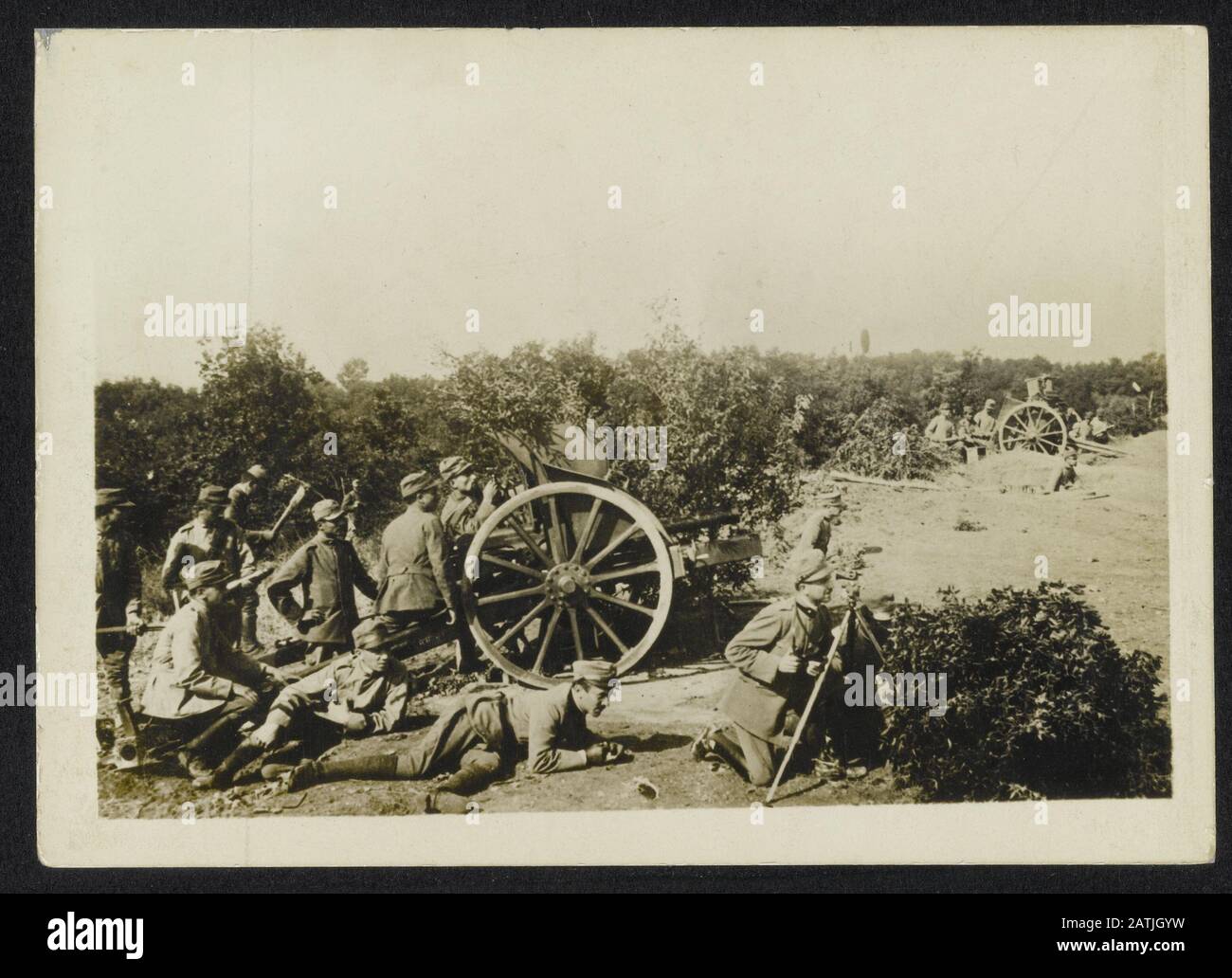 Description: Italian gunners bring a gun into position Date: {1914-1918 ...