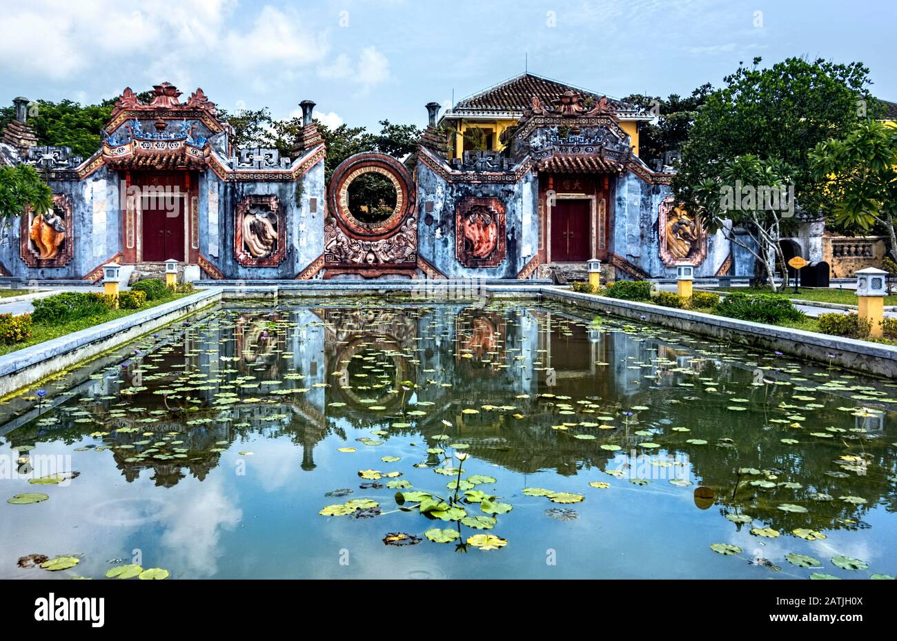 Hoi an ba mu temple gate hi-res stock photography and images - Alamy