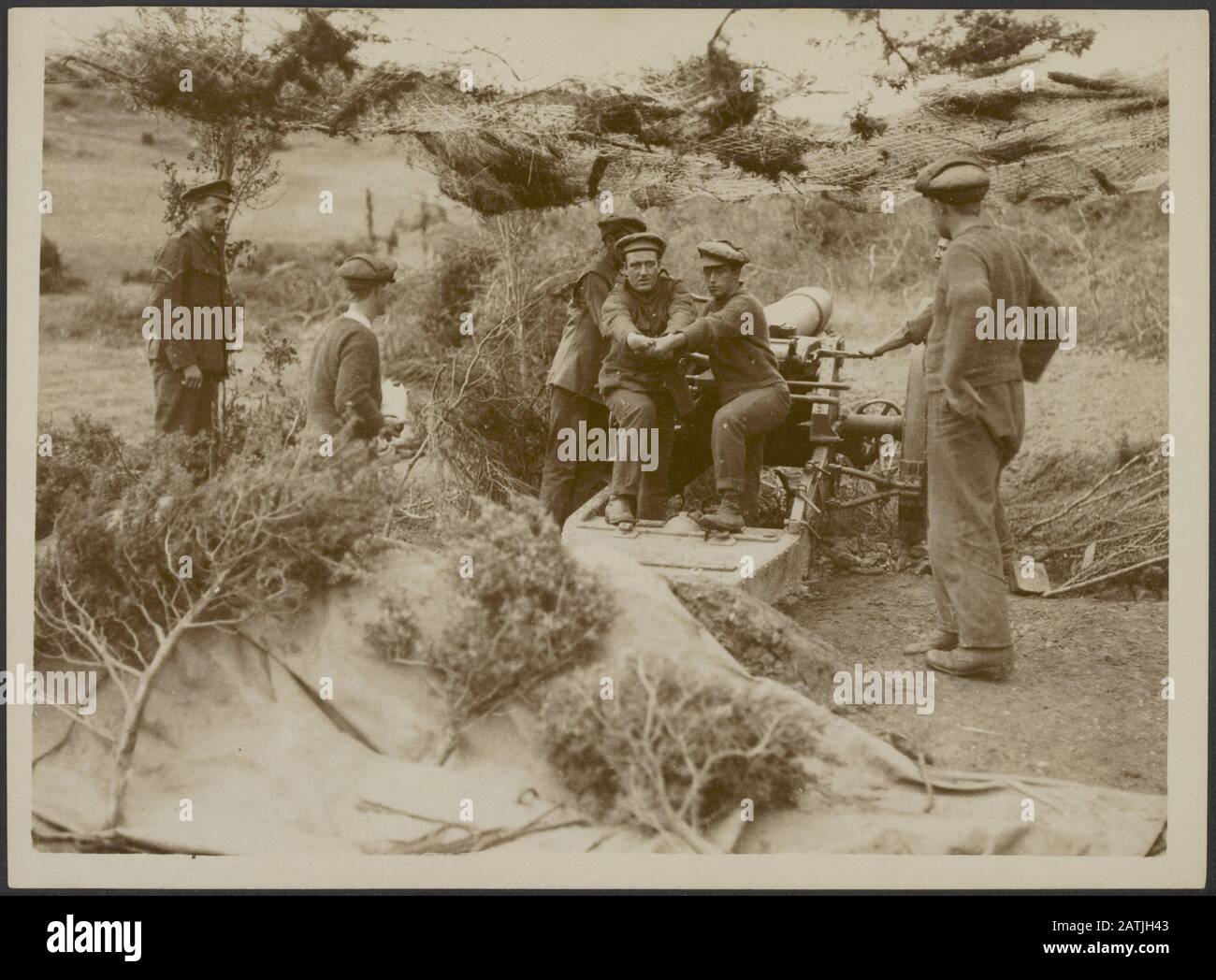 The Salonica front Description: Loading one of the new 6-inch howitzers ...