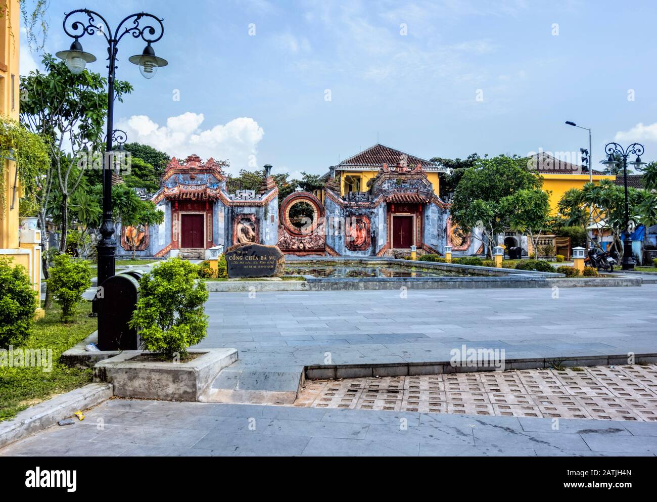 Ba Mu Temple Gate, Hoi An,Vietnam - Cong Chua Ba Mu Stock Photo - Alamy