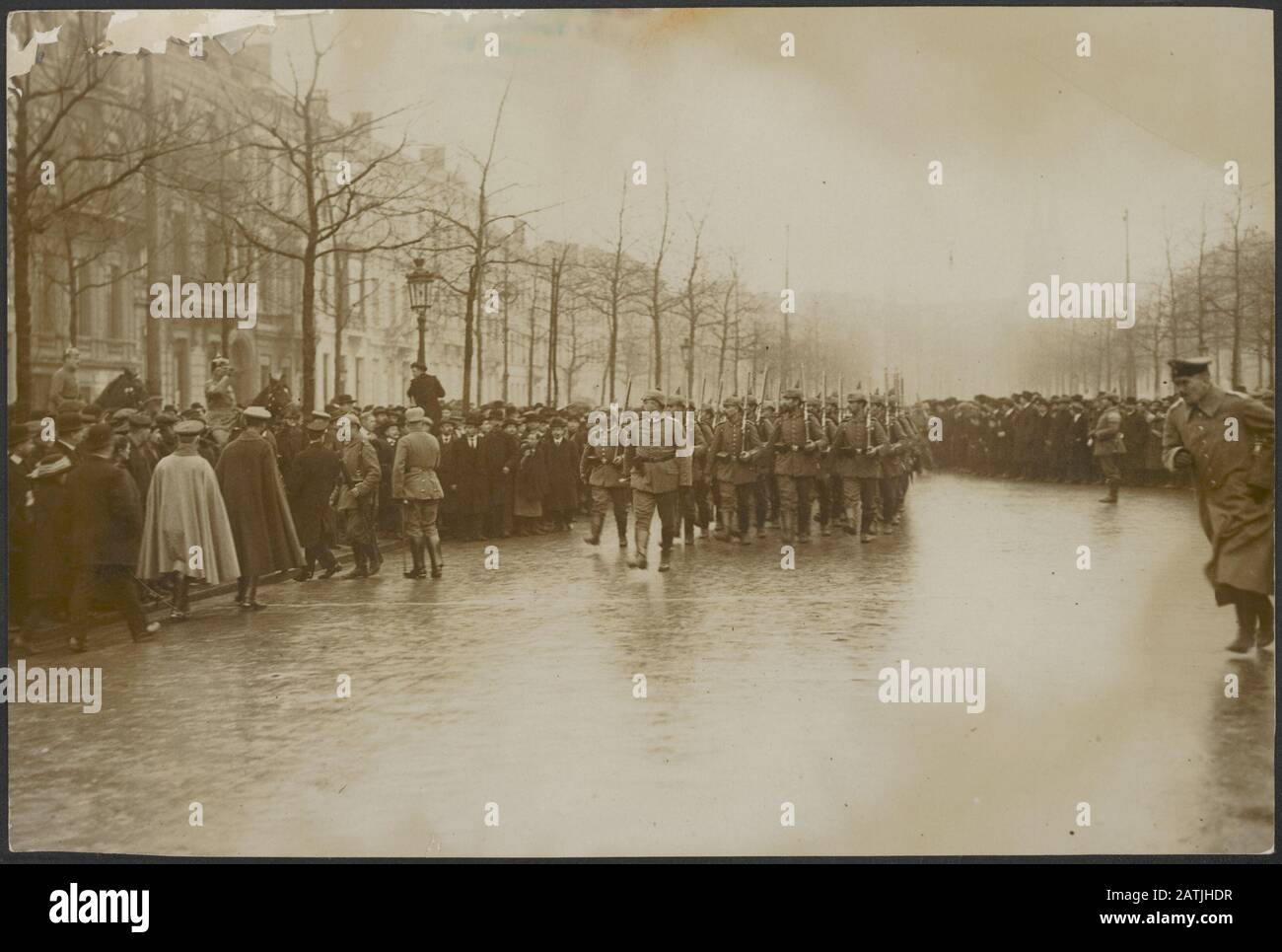 Army officer soldiers parade hi-res stock photography and images - Alamy