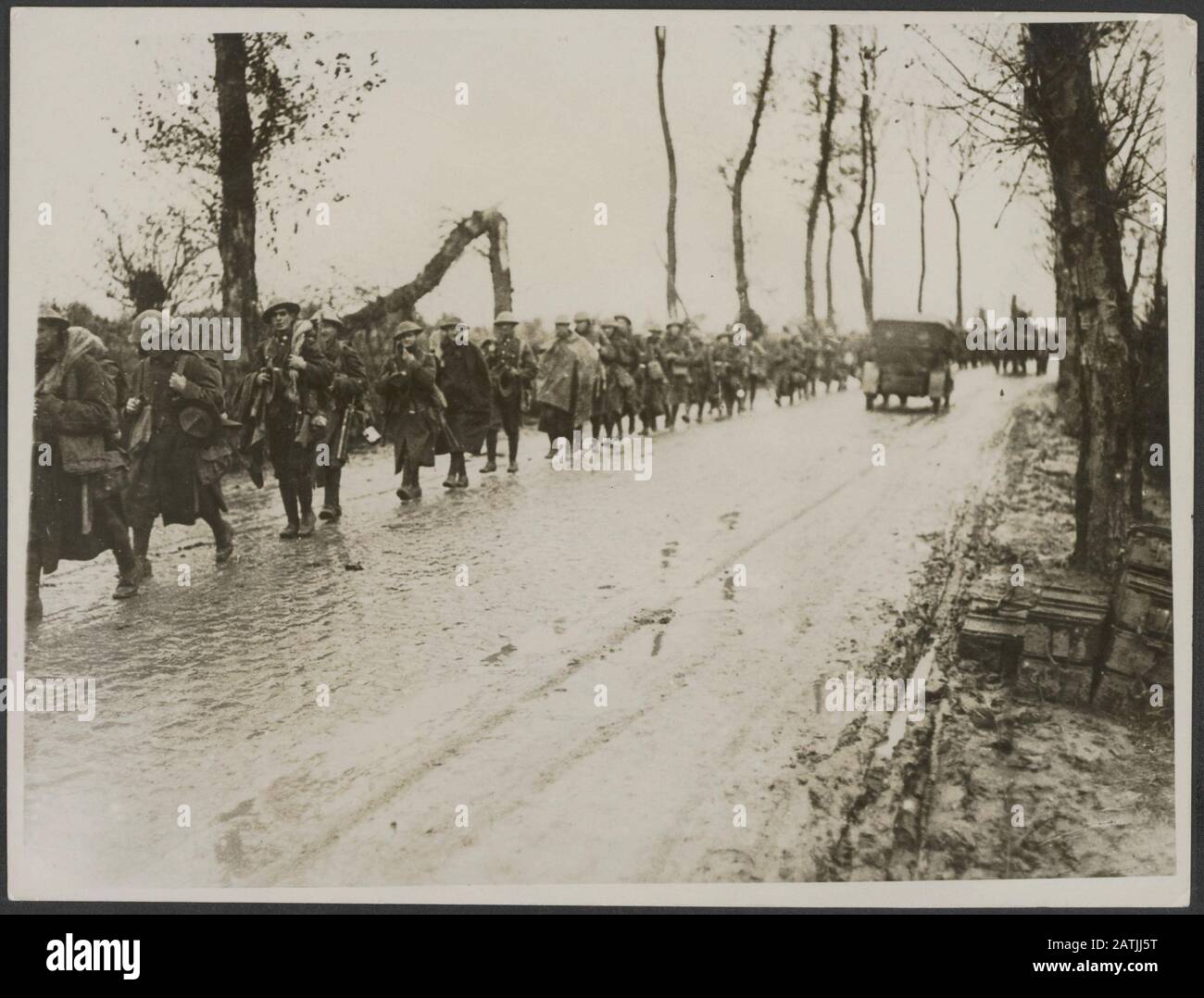 Soldiers in rain hi-res stock photography and images - Alamy