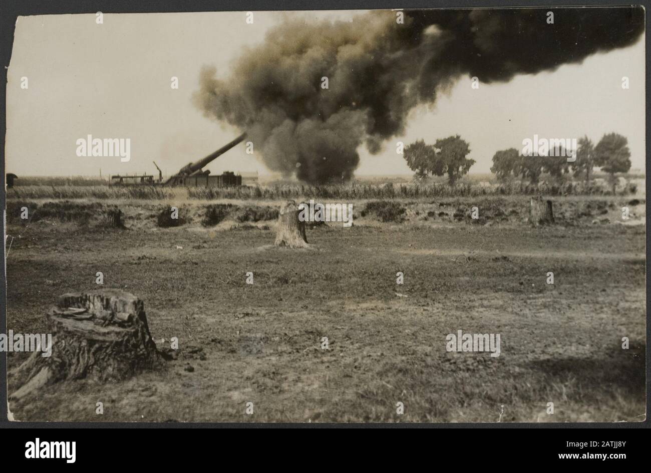 The front in France Description: A heavy gun in action. Annotation: The ...