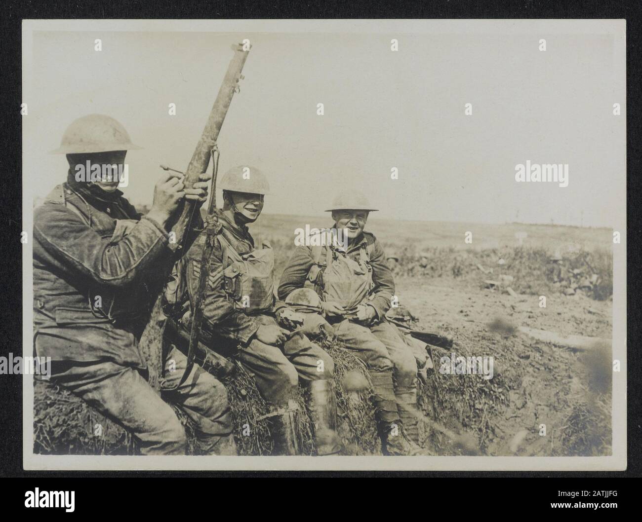 Three soldiers wwi trench hi-res stock photography and images - Alamy