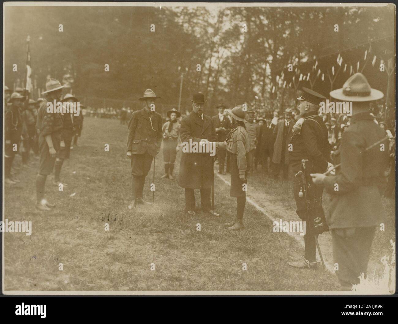 Wartime social activities hi-res stock photography and images - Alamy