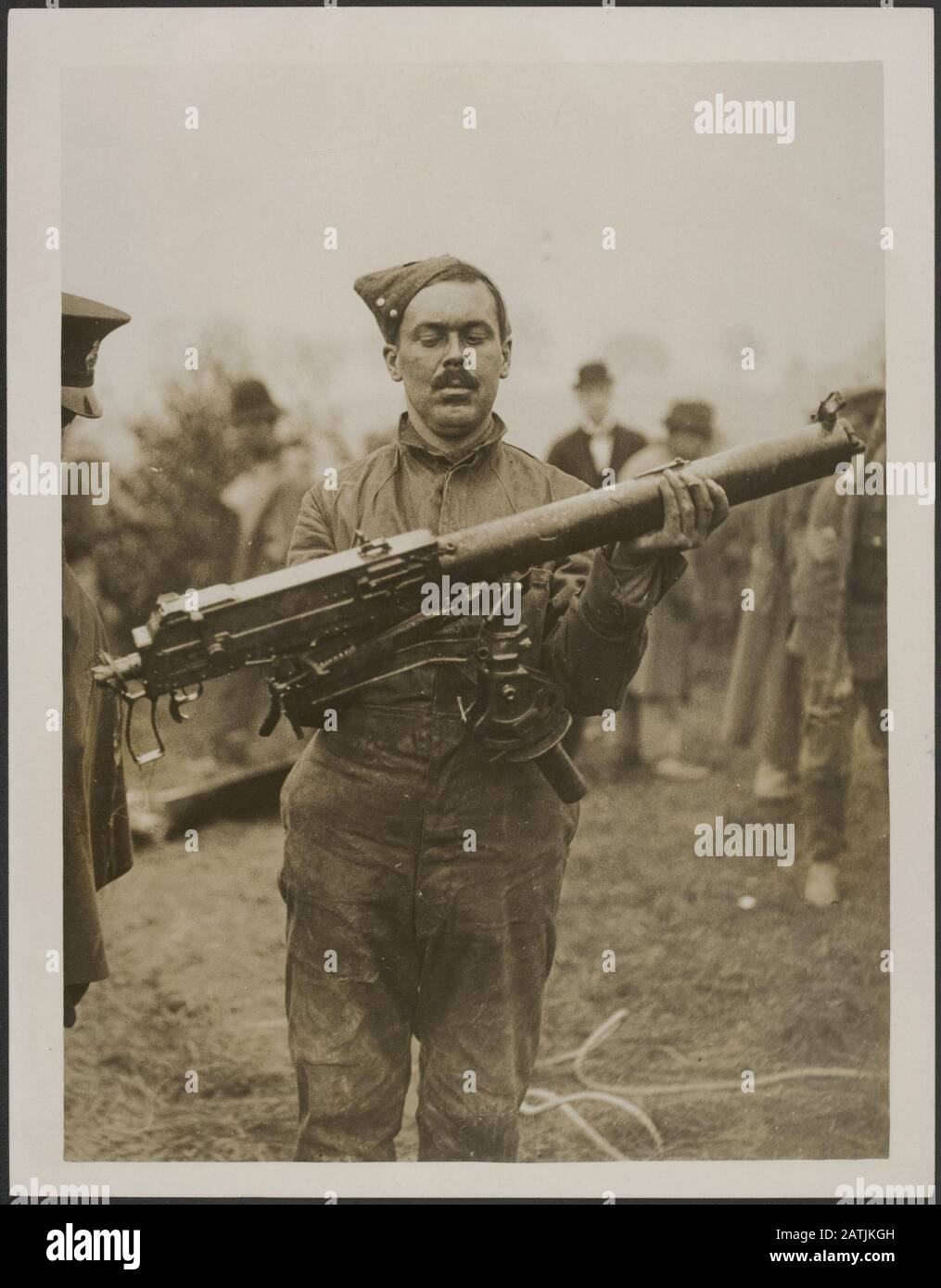 Zeppelin raider Brought Down Description: Removing one of the machine ...