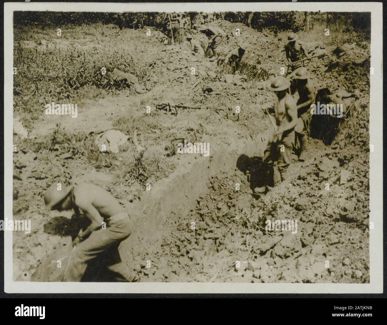 Digging trench wwi hi-res stock photography and images - Alamy