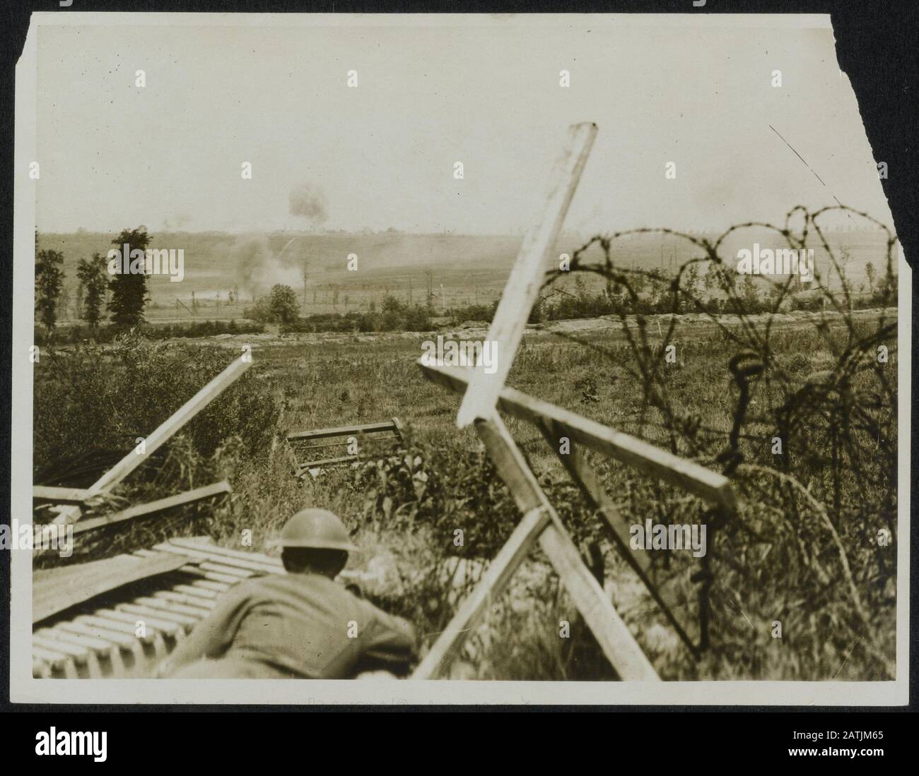 Dropping shells hi-res stock photography and images - Alamy