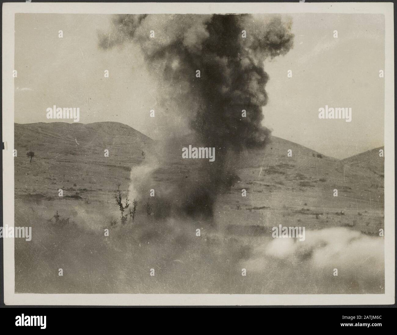 Grenade bursting hi-res stock photography and images - Alamy