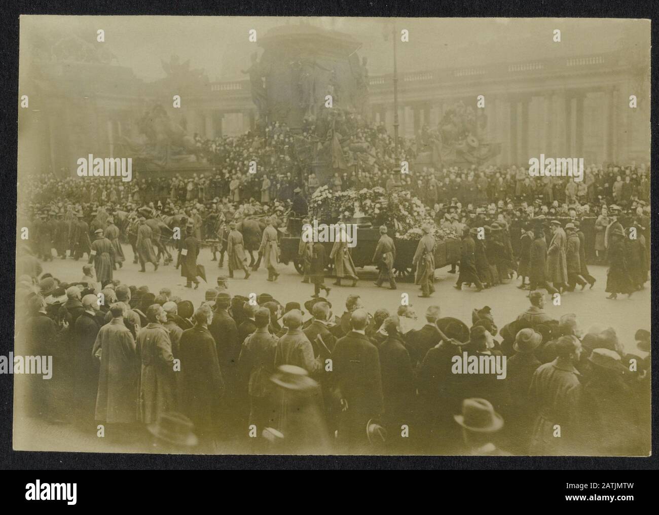 World war i funeral procession hi-res stock photography and images - Alamy