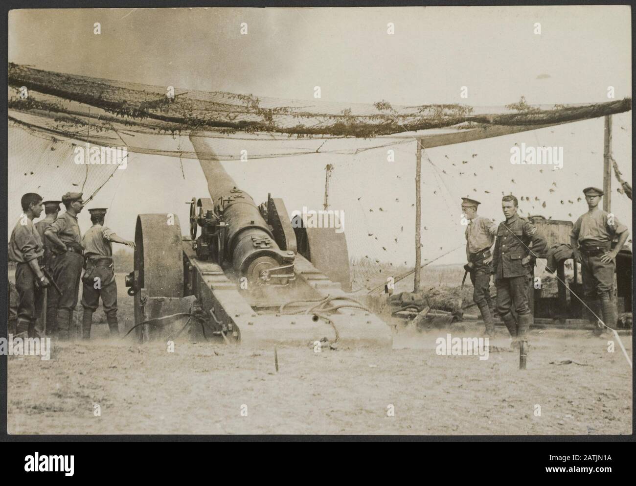 Description: THE BRITISH WESTERN FRONT IN FRANCE. Firing a long-range ...