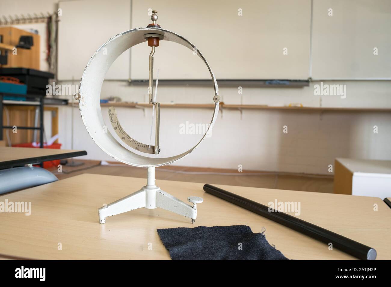 Electricity interesting experiment hi-res stock photography and images ...