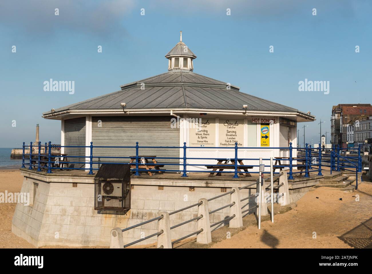 Closed cafe on the seafront at Margate, Kent Stock Photo - Alamy