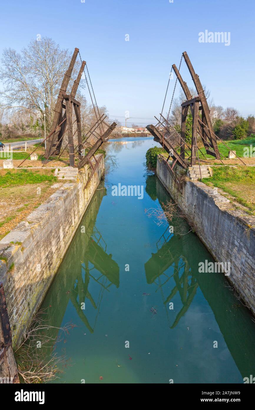 Pont Van Gogh Langlois Bridge in Arles France Stock Photo - Alamy
