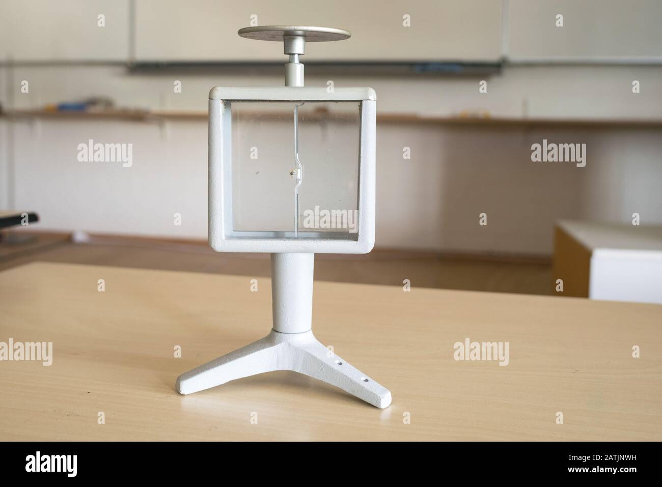 Electrostatics hi-res stock photography and images - Alamy