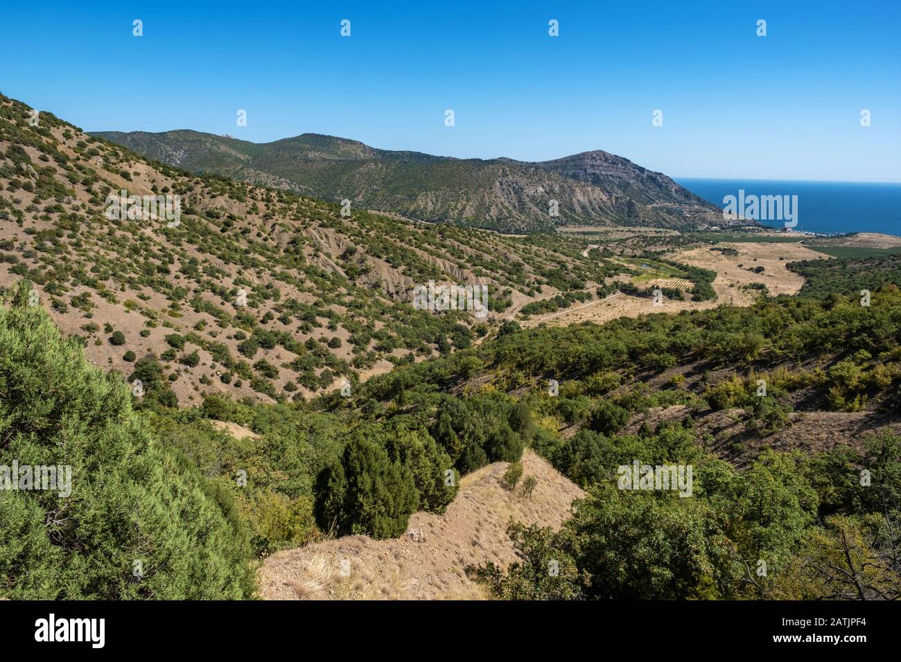 Summer Crimean landscape with mountains and the sea on a sunny day ...