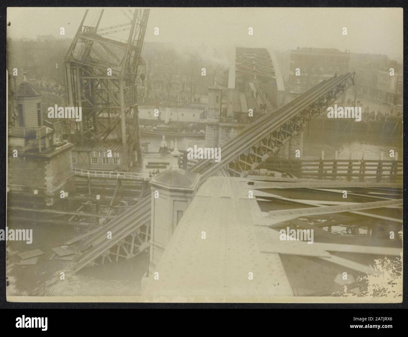Description: Fully Fern railway bridge in Rotterdam Date: {1914-1918 ...