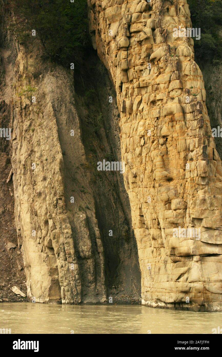 Hillside erosion layers hi-res stock photography and images - Alamy
