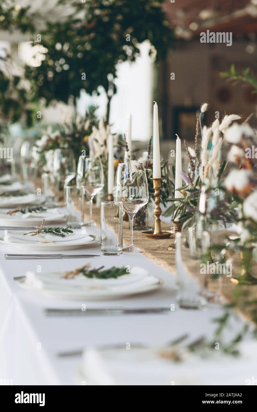 Table setting and decoration for a ceremony or celebration Stock Photo ...