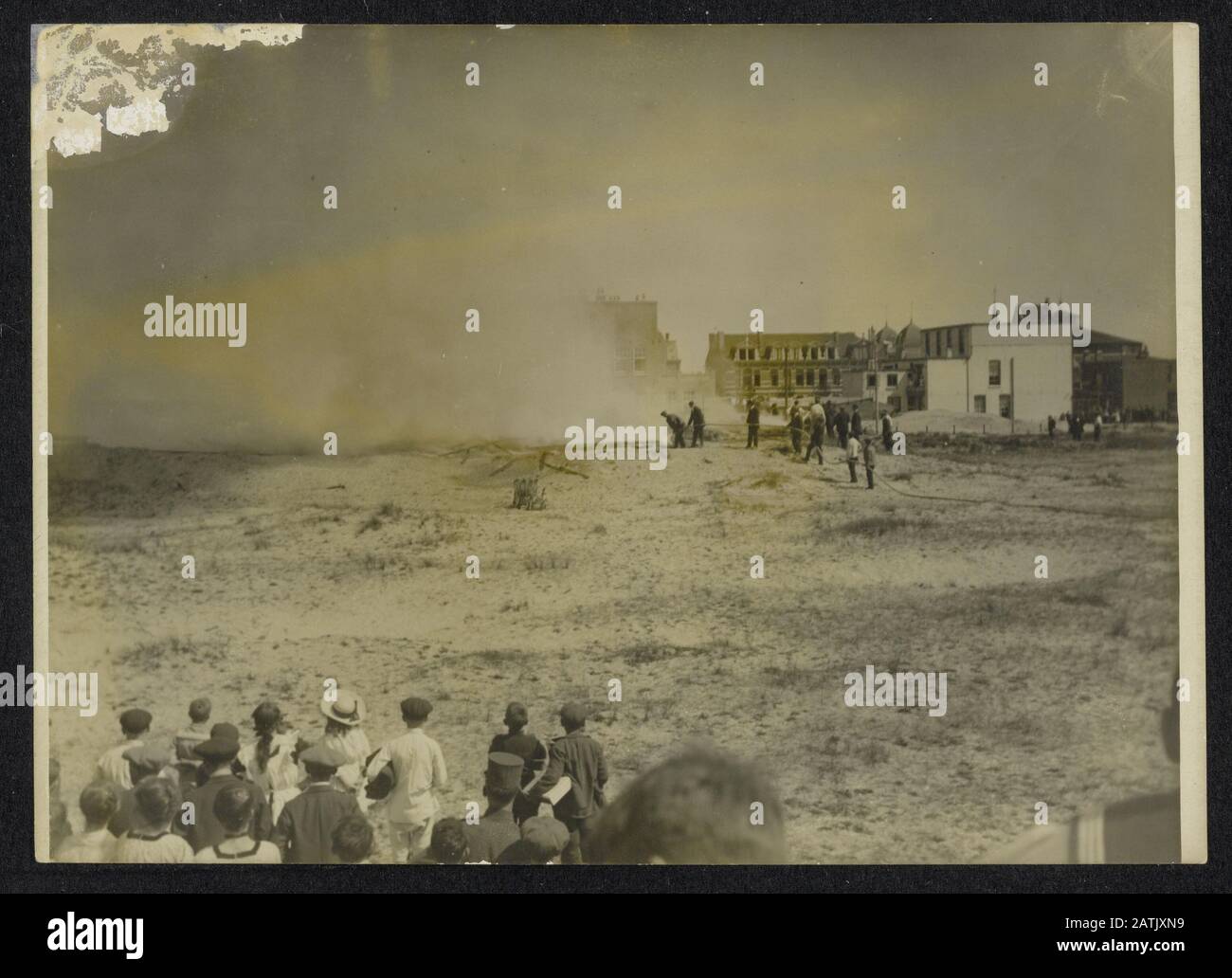 Firefighting citizens hi-res stock photography and images - Alamy