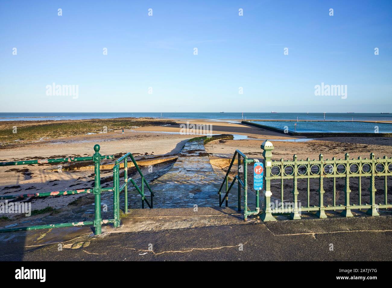 The beach and seawater bathing pool early in the morning at Margate ...