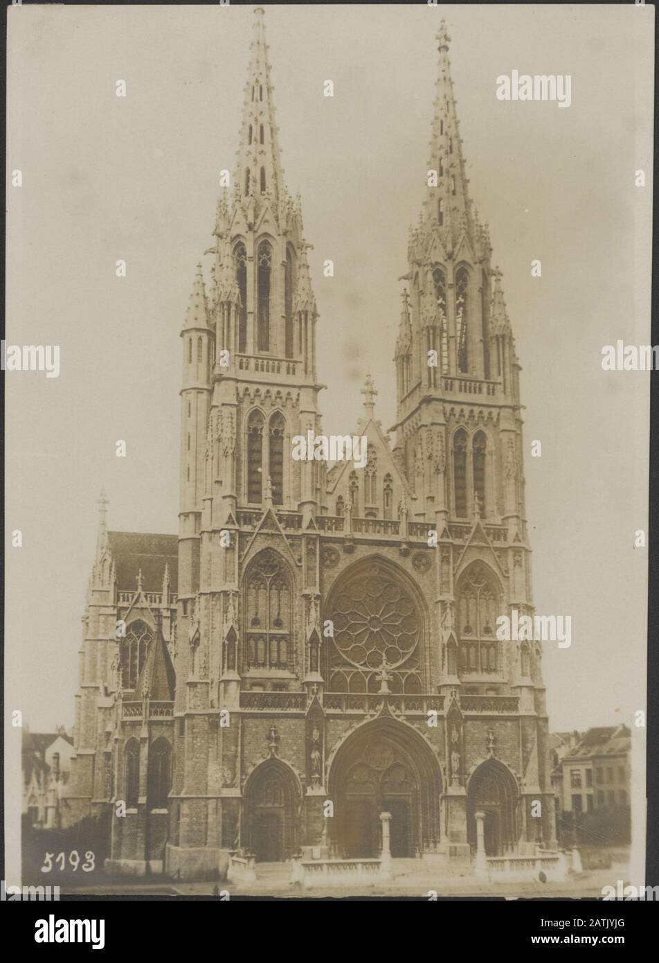 Description: The bombardment of the cathedral to Ostende by the English ...