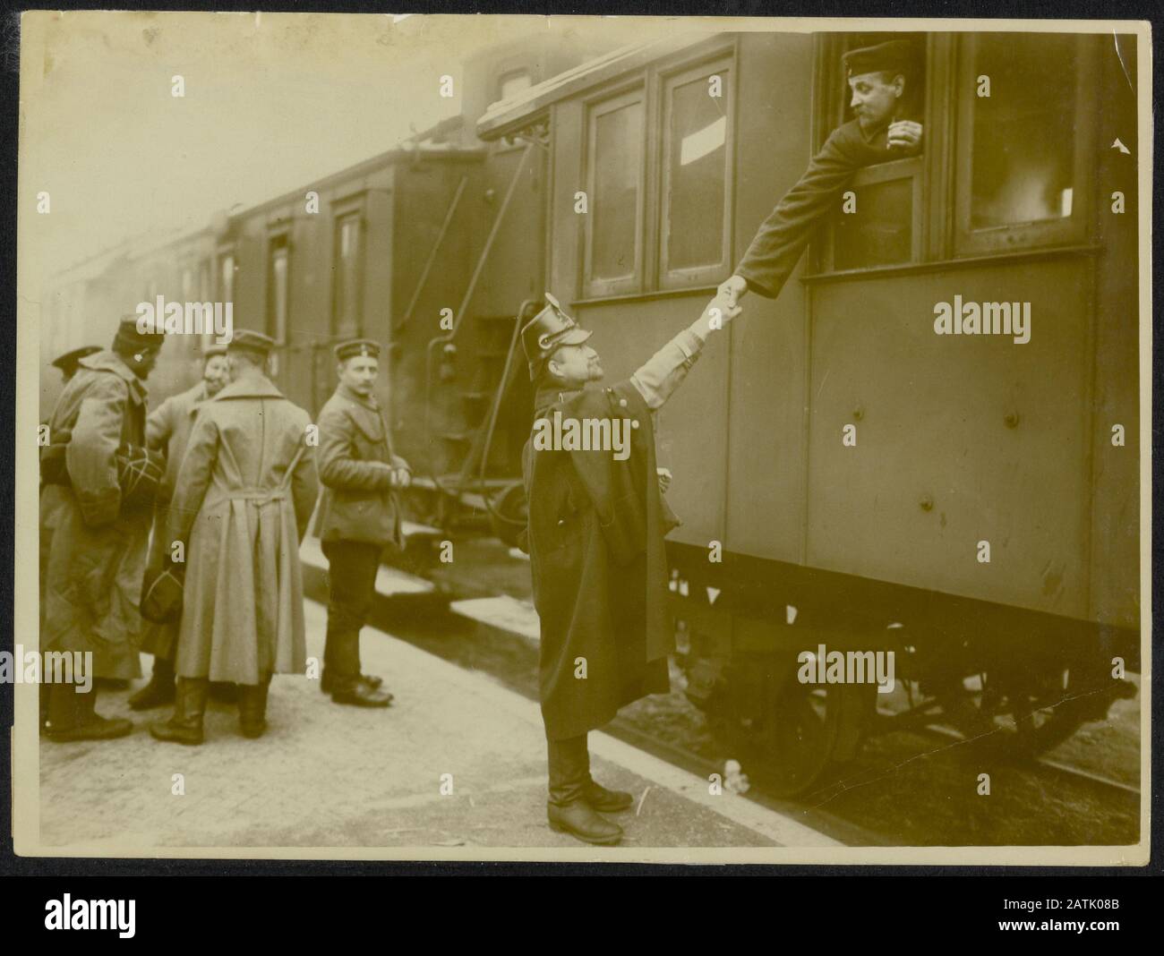 Description: German soldier says goodbye to train Date: {1914-1918 ...