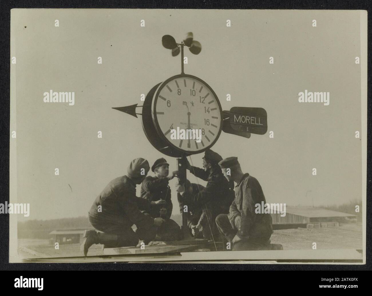 Description: German soldiers installed a meter [weather] Wilhelm Morell ...