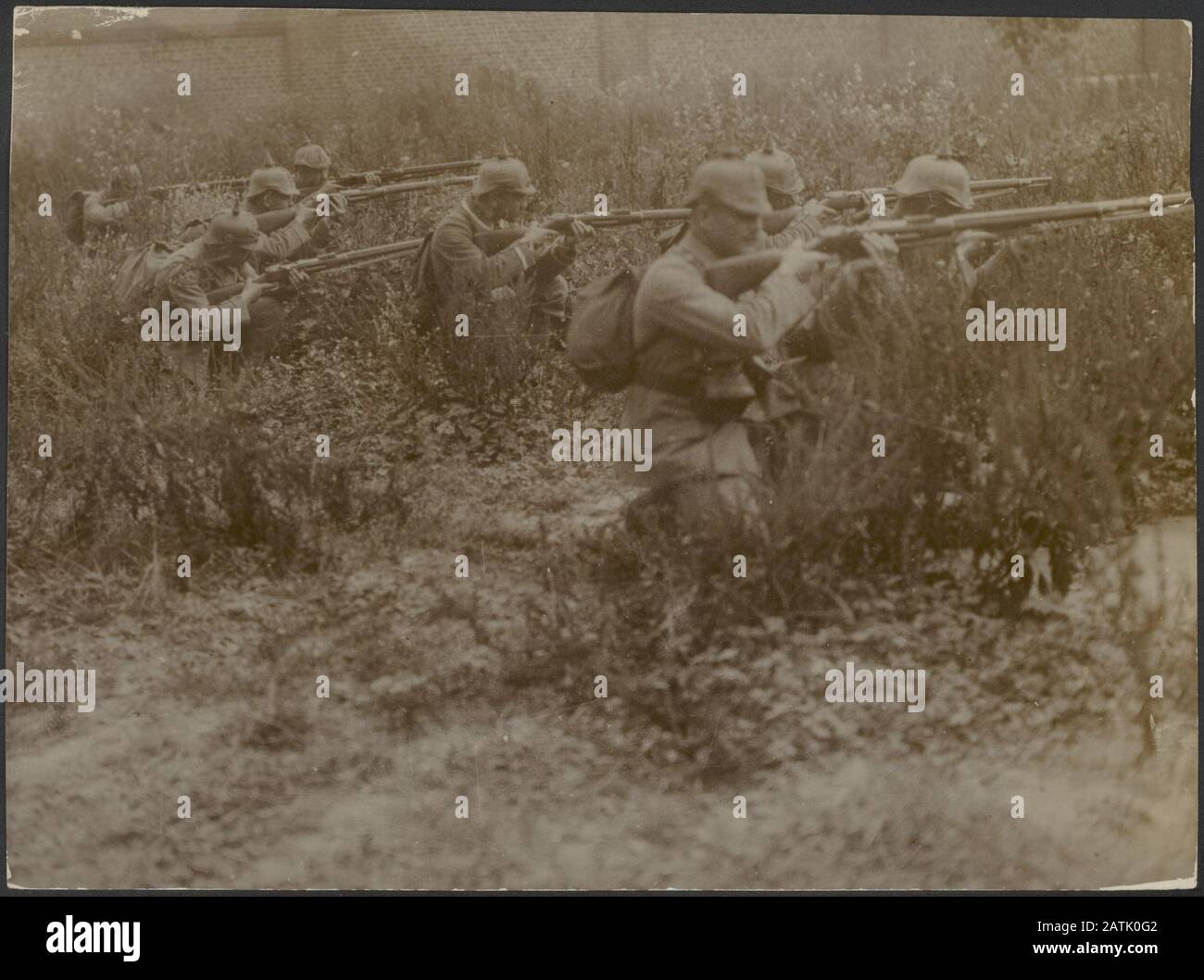 Description: German soldiers with rifles Date: {1914-1918} Keywords ...