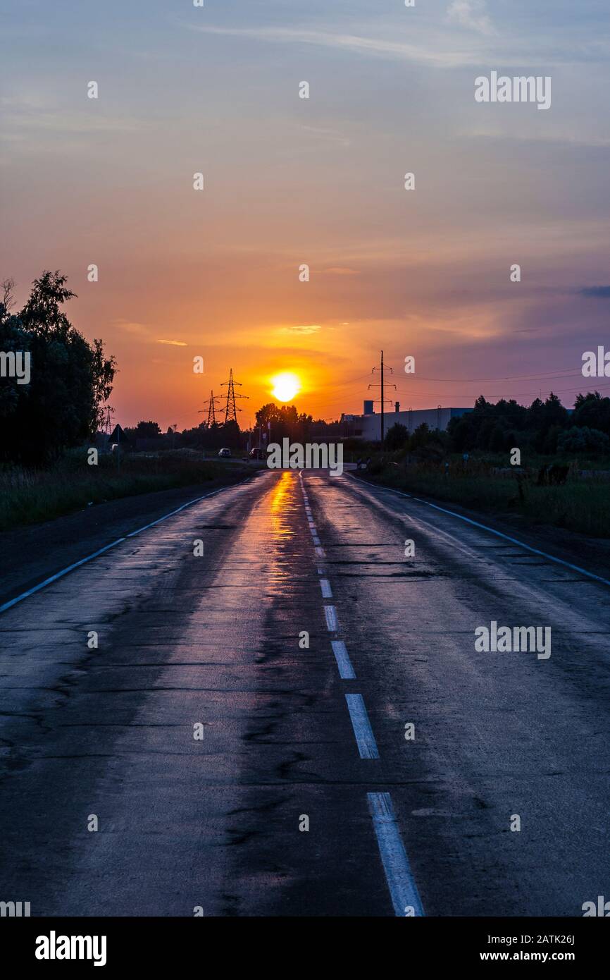 Bumpy road sun hi-res stock photography and images - Alamy