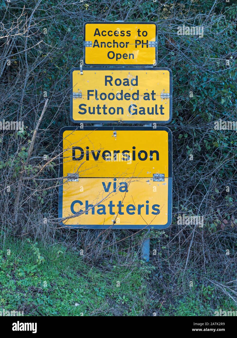 Diversion and road sign hi-res stock photography and images - Alamy