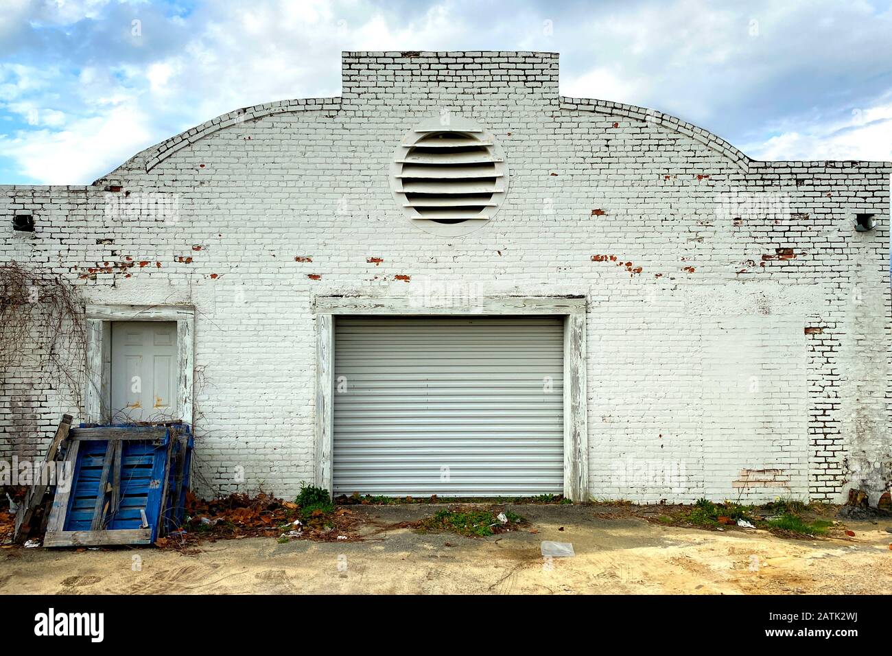 Cargo loading door hi-res stock photography and images - Alamy