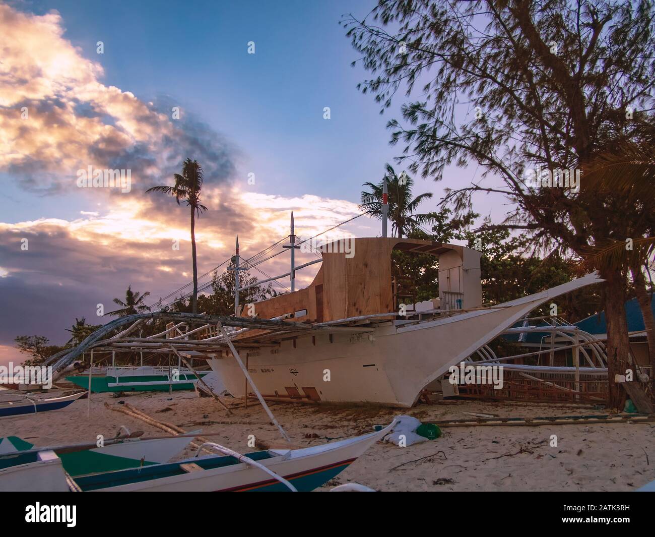 Boat building in the Philippines Stock Photo - Alamy