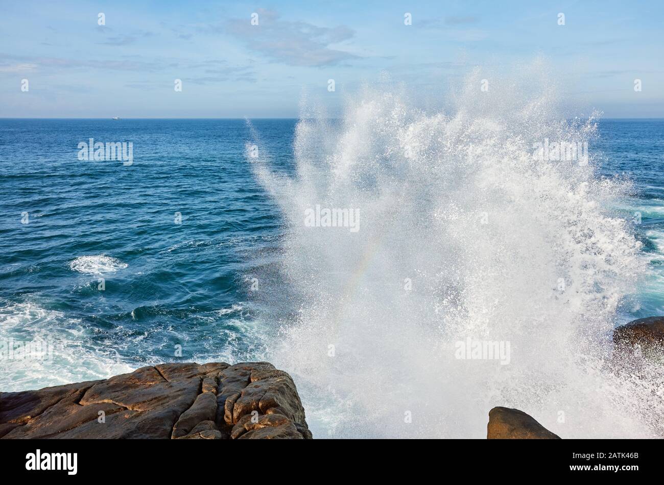 Water splash sea wave hi-res stock photography and images - Alamy