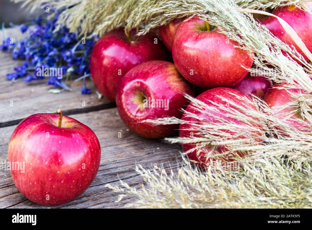 A lot of apples hi-res stock photography and images - Alamy
