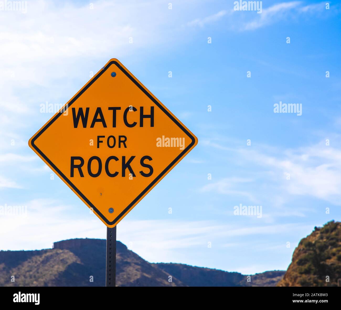 Caution falling cliffs warning sign hi-res stock photography and images ...