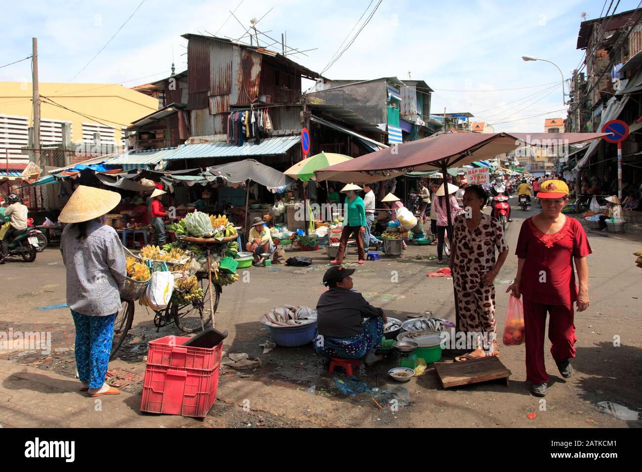 Street Scene, Cholon, Chinatown, Ho Chi Minh City, Saigon, Vietnam ...
