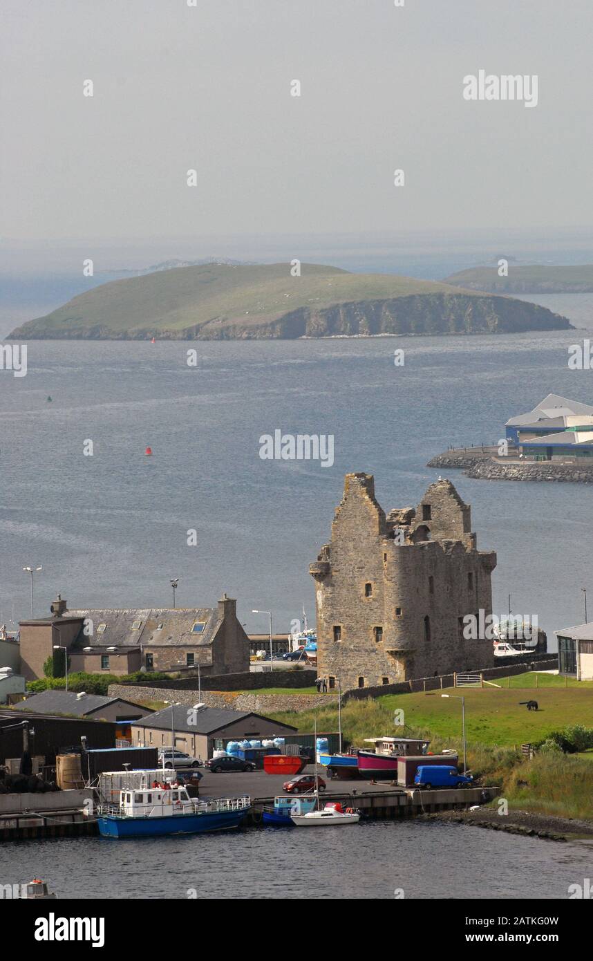 Scalloway castle hi-res stock photography and images - Alamy