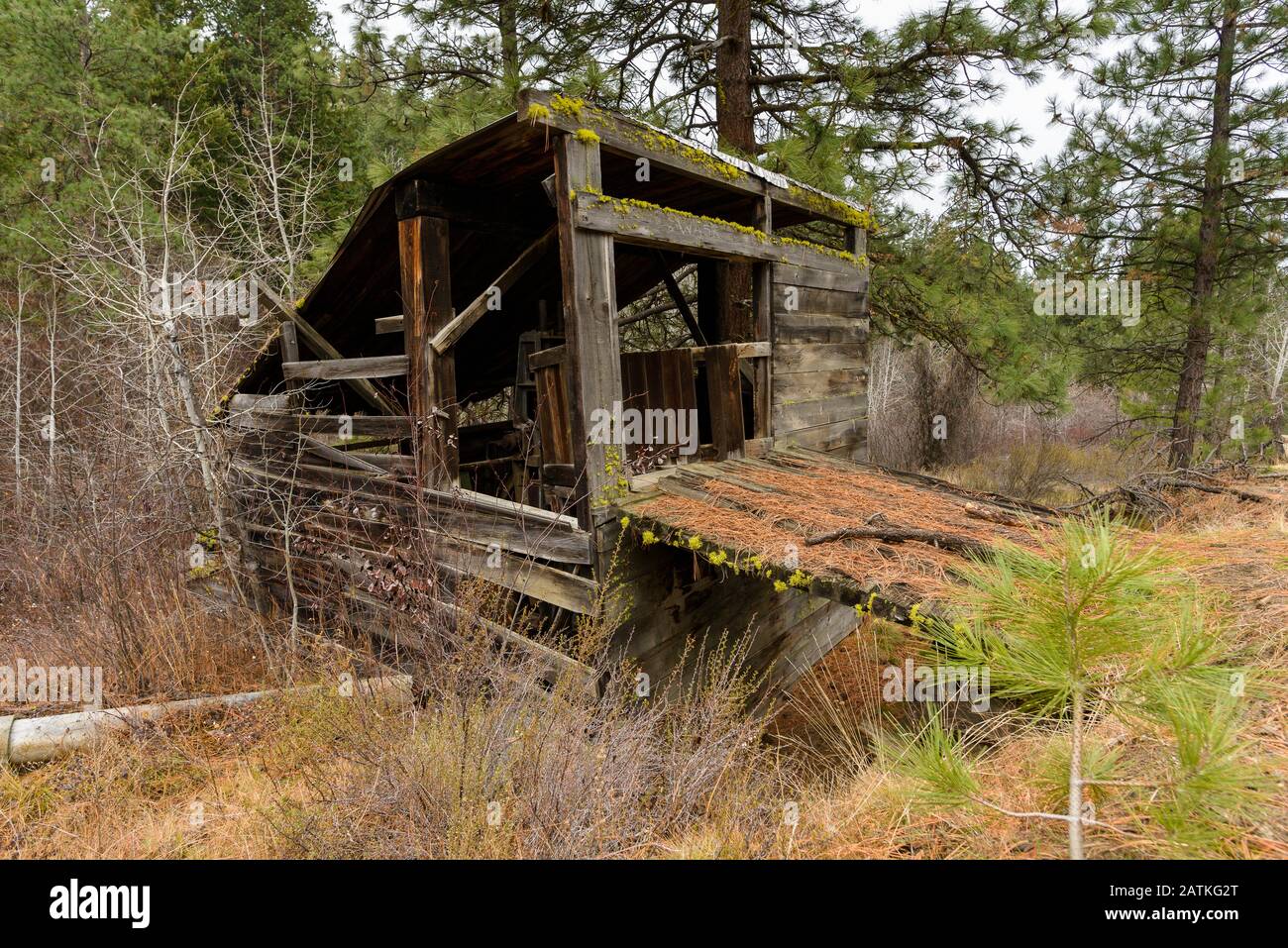 Old Wooden Structure Falling Apart Stock Photo - Alamy