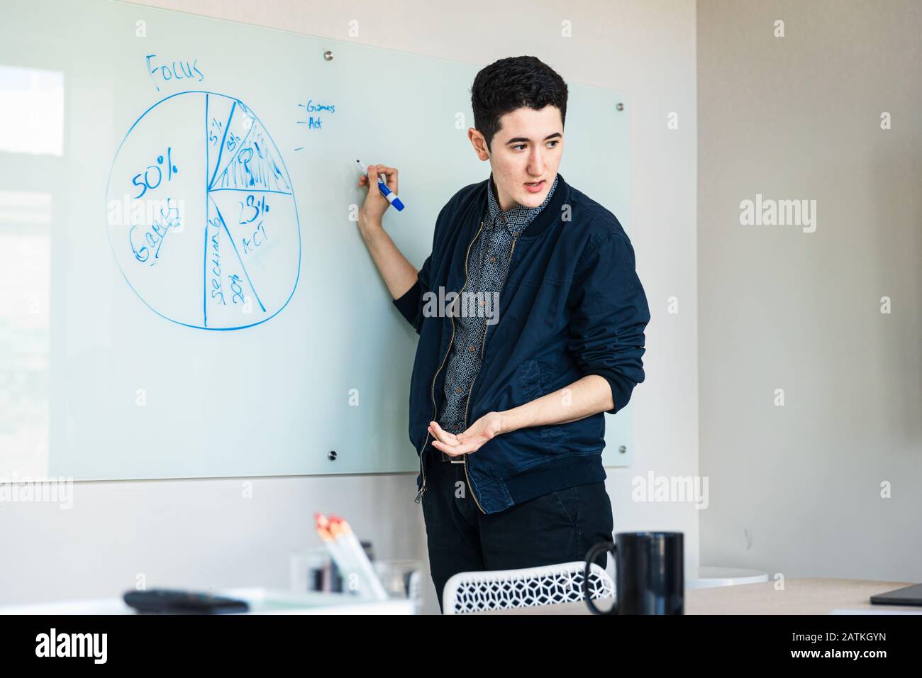 Explaining diagram hi-res stock photography and images - Alamy