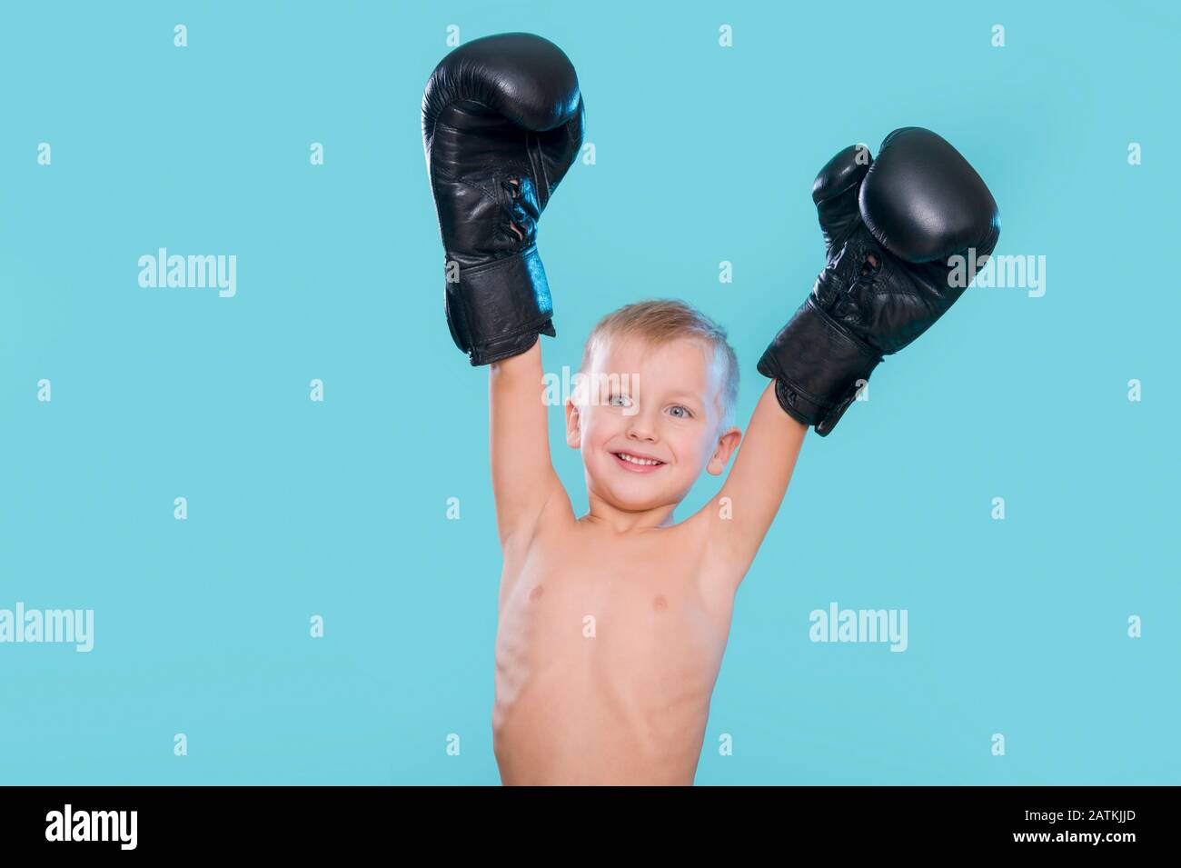 Boxing boy hi-res stock photography and images - Alamy