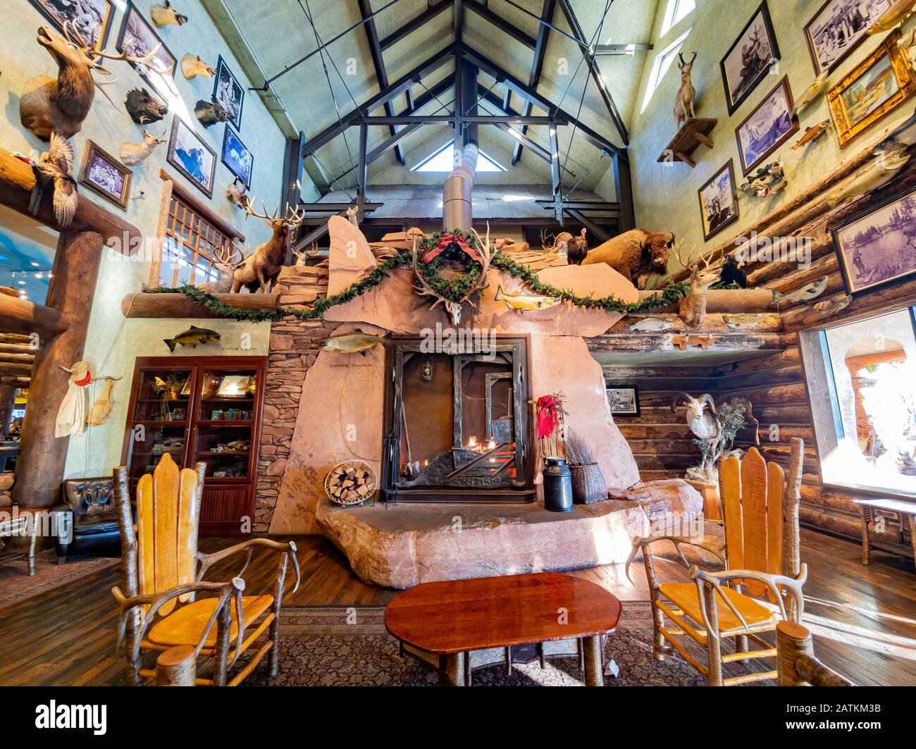 Bass pro shops interior hi-res stock photography and images - Alamy