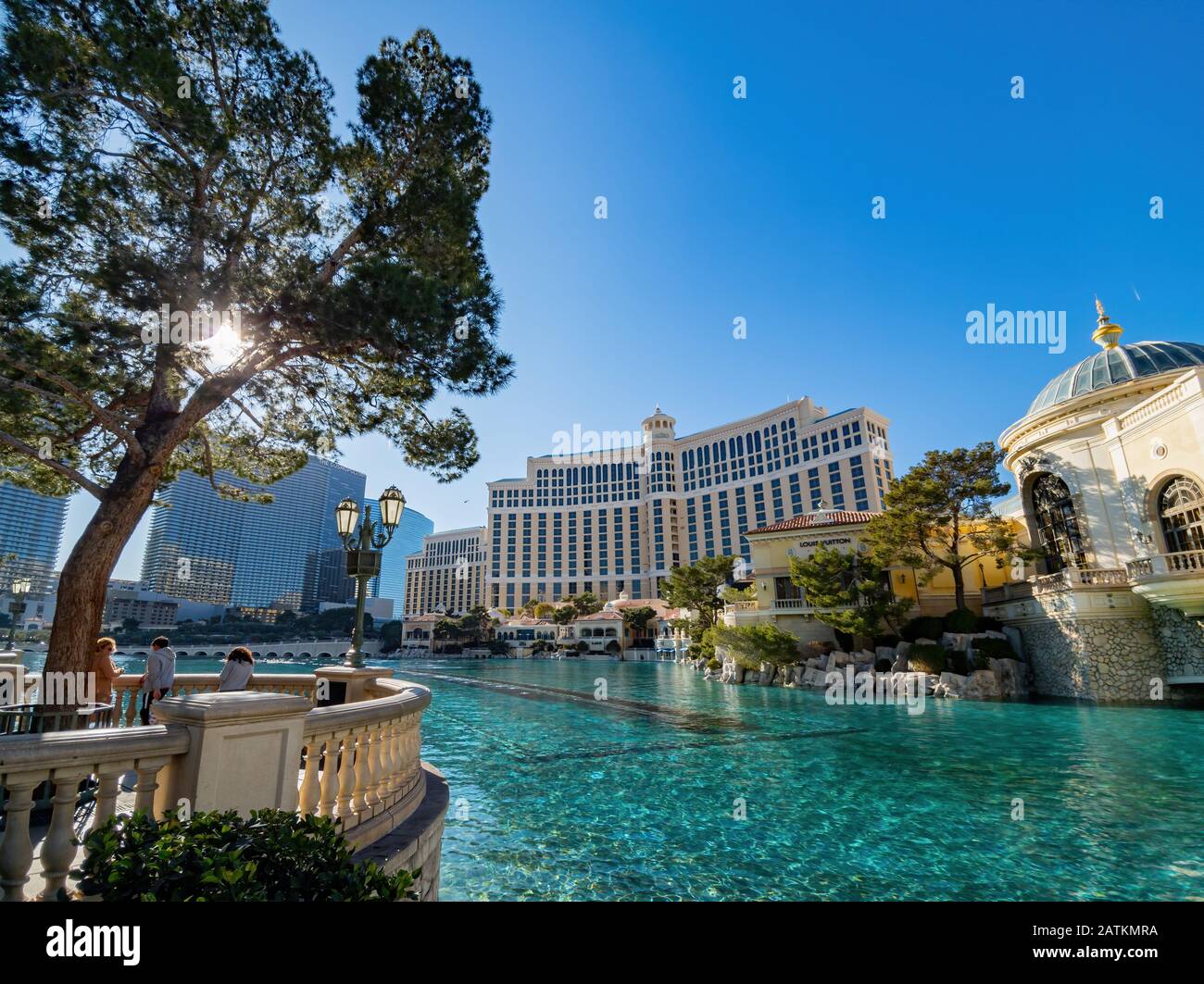 Bellagio fountain street view hi-res stock photography and images - Alamy