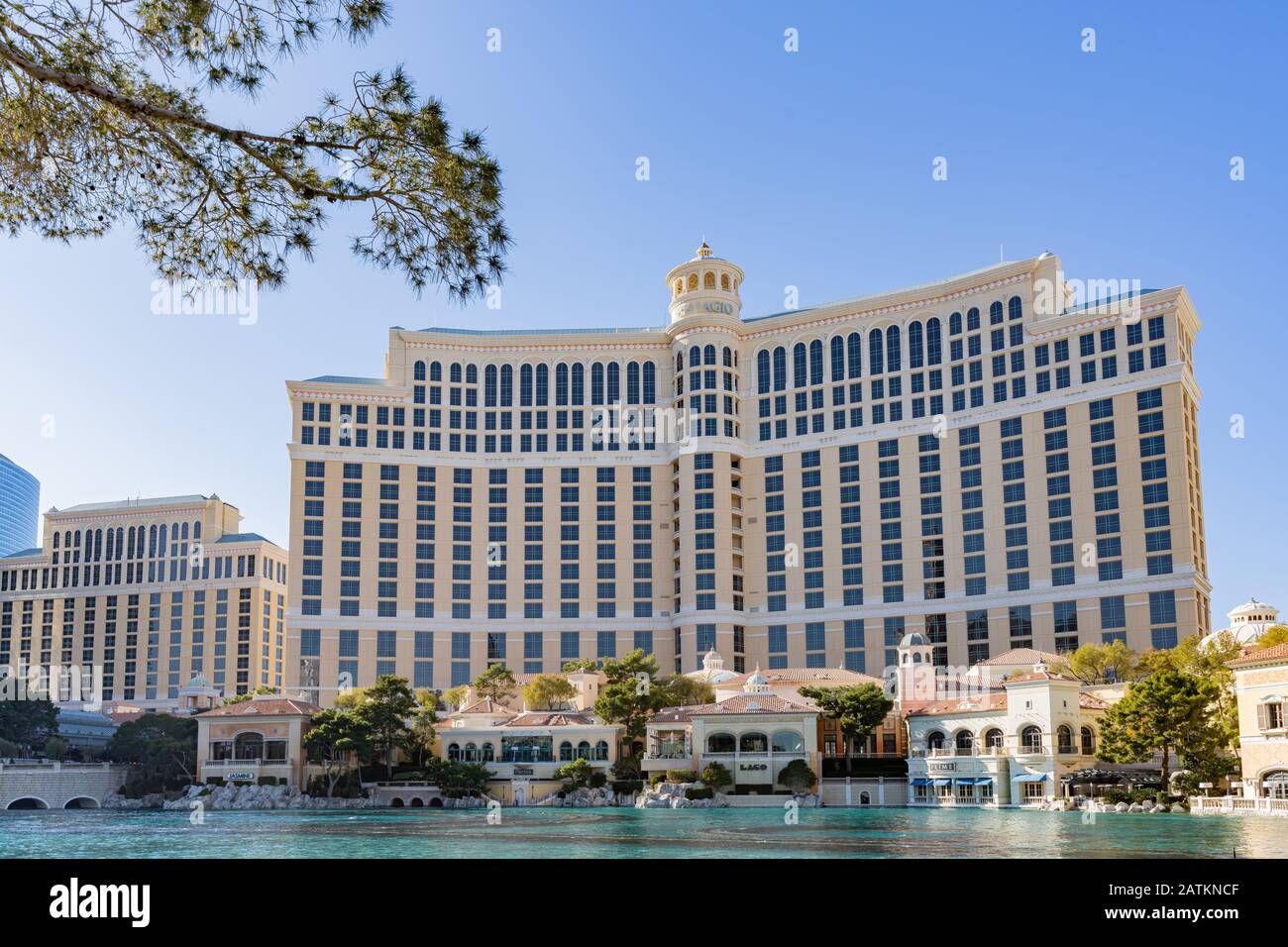 Bellagio fountain street view hi-res stock photography and images - Alamy