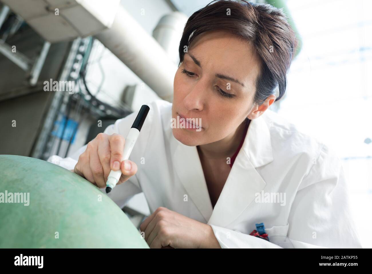 assistant in lab taking notes Stock Photo - Alamy