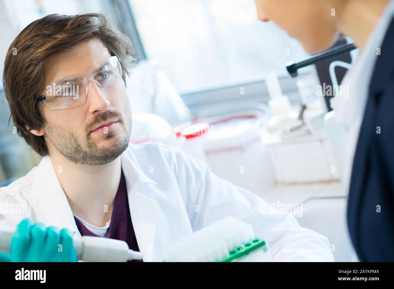 Med worker hi-res stock photography and images - Alamy