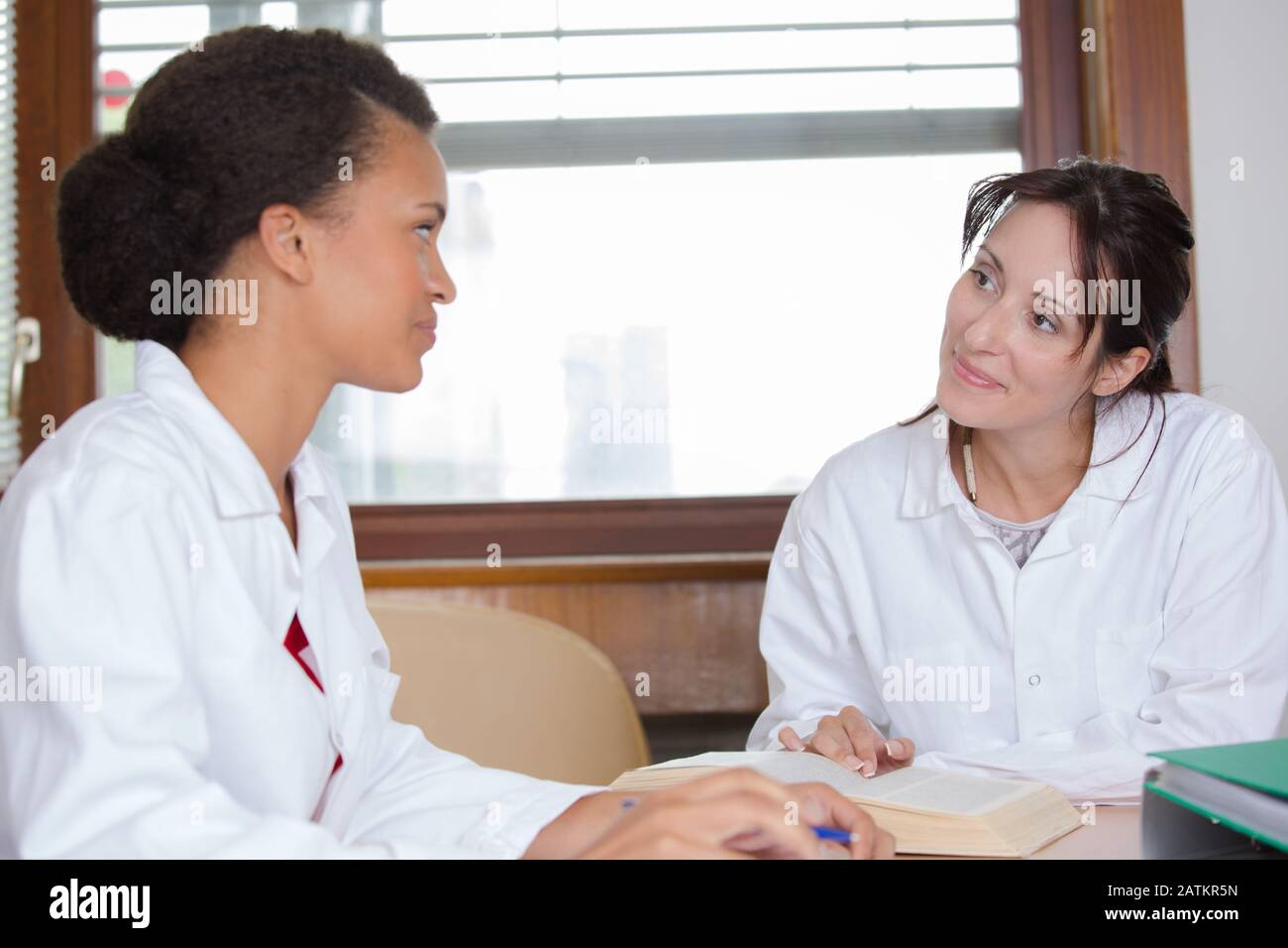 Two medical students discussing hi-res stock photography and images - Alamy